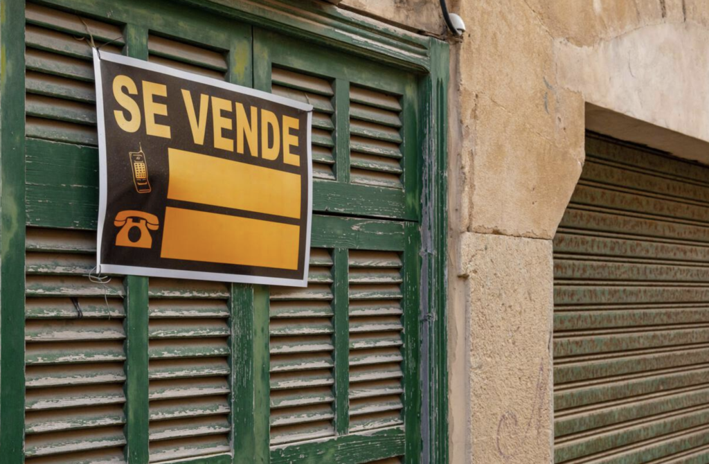 ¿Cómo atraer compradores con un cartel "se vende" inmobiliario ...